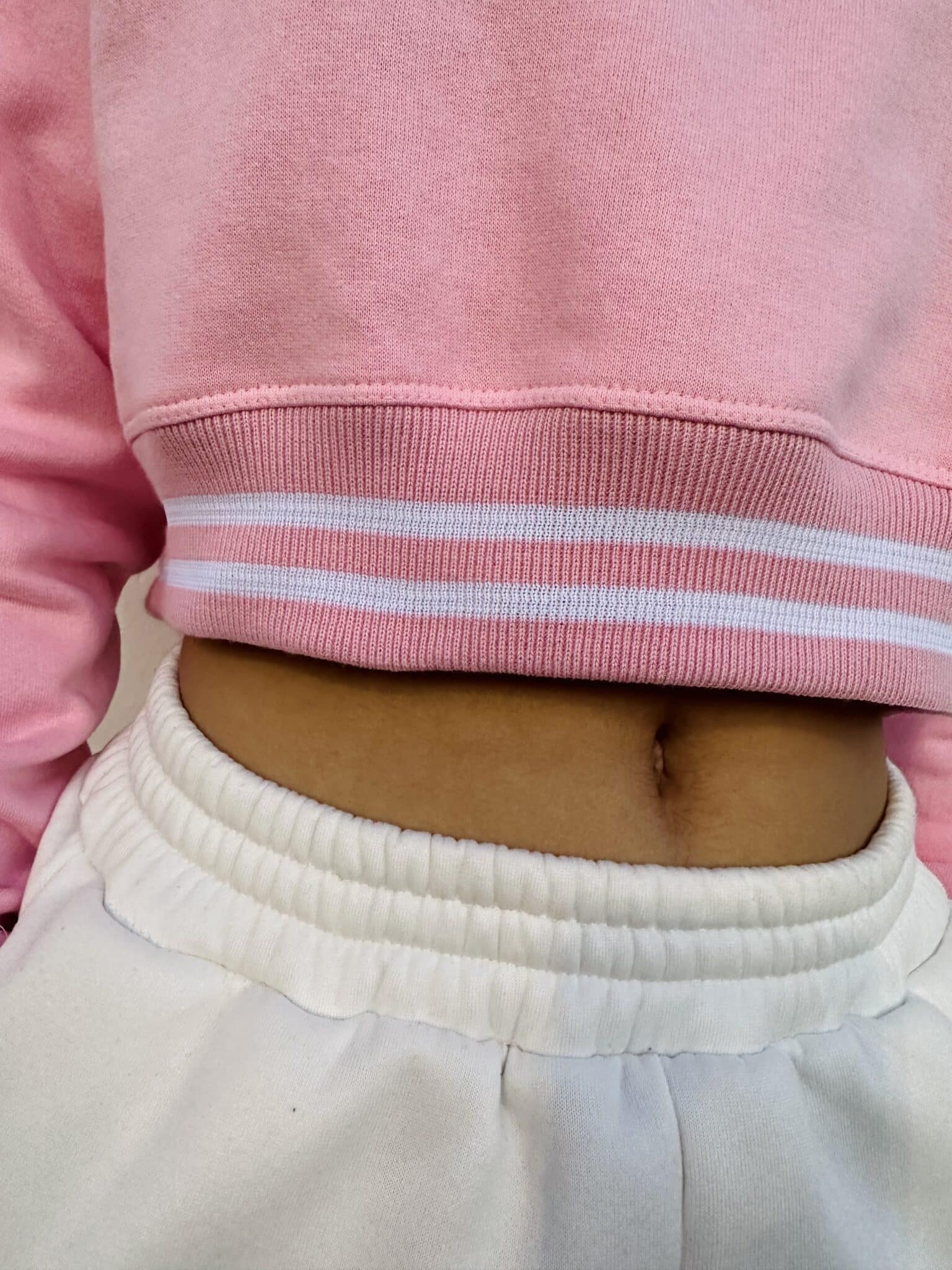 Sudadera crop bordado Indy - Familia Amiguindy